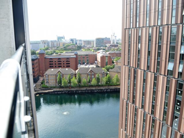 apartment in Salford Quays, M50