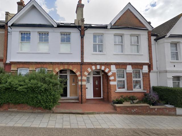 Apartment In Salterford Road, London Sw17