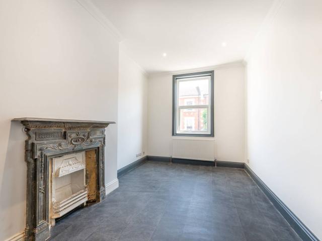 apartment in Salusbury Road