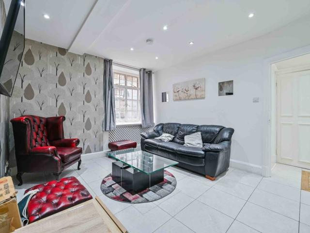 apartment in Seymour Street