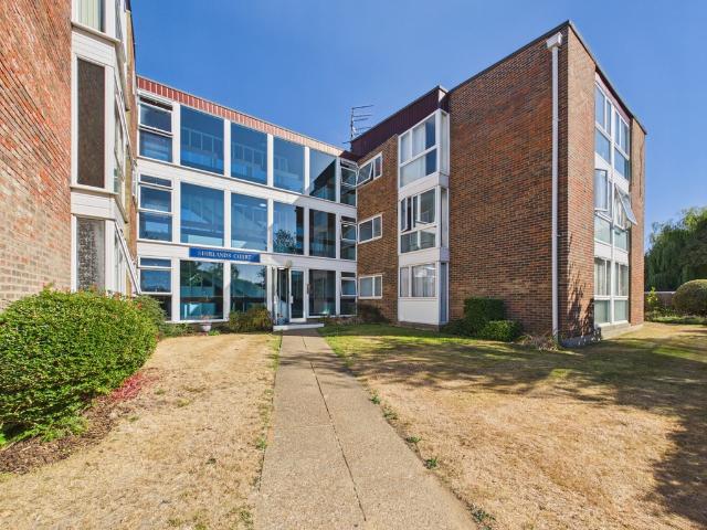apartment in Sea Avenue, Rustington, BN16 2AH