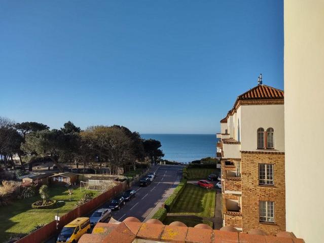apartment in Sea Road, Boscombe, Bournemouth, BH5 1JU
