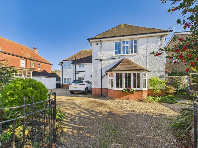 apartment in Shakespeare Road, Worthing, BN11 4AR