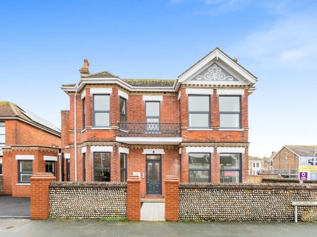 apartment in Shelley Road, Worthing, BN11 1TR