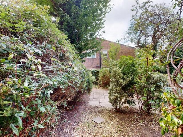 apartment in Shooters Hill Road, Blackheath, SE3
