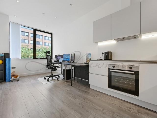 apartment in Silbury Boulevard, Milton Keynes, MK9