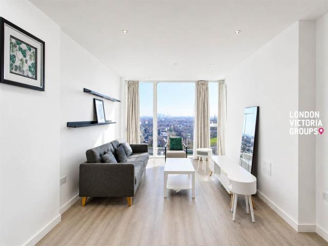 apartment in Skyline Apartments, Devan Grove, London