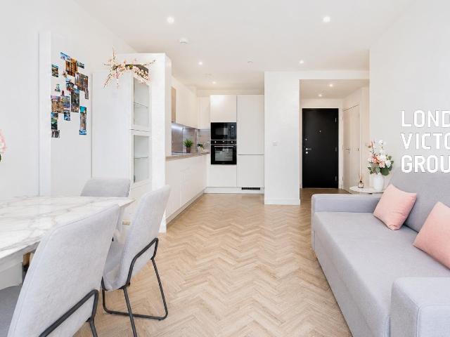 apartment in Skyline Apartments, 11 Makers Yard, London