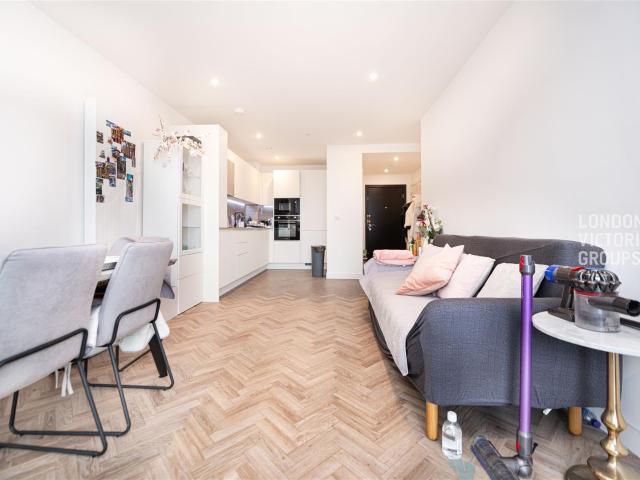 apartment in Skyline Apartments, 11 Makers Yard, London