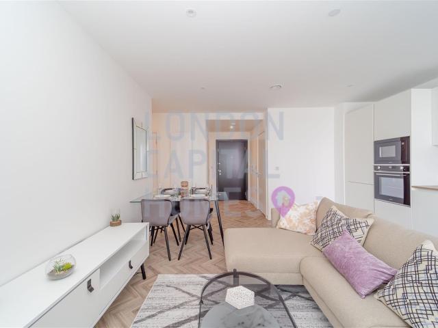 apartment in Skyline Apartments, 11 Makers Yard, London