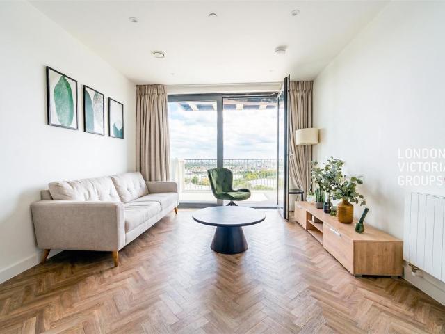 apartment in Skyline Apartments, 11 Makers Yard London, London