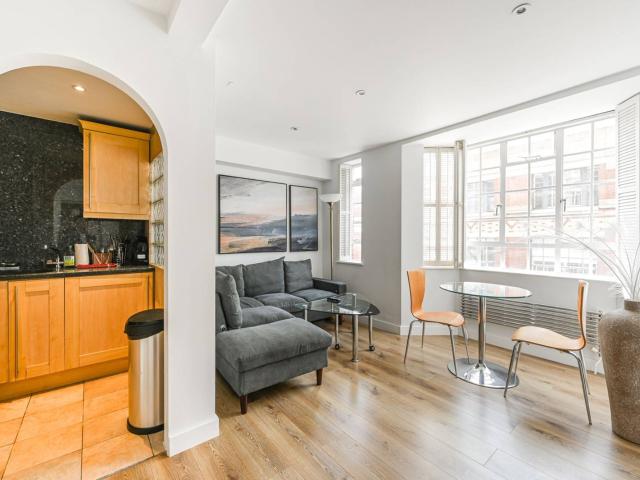 apartment in Sloane Avenue