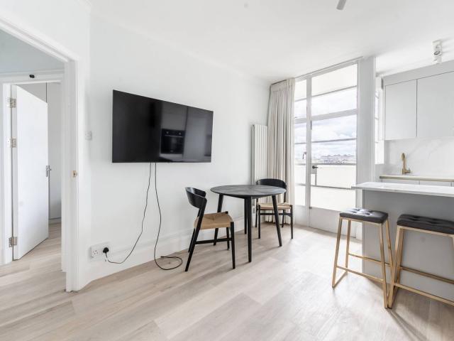 apartment in Sloane Avenue
