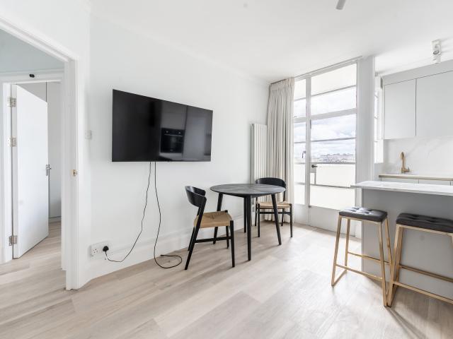 apartment in Sloane Avenue