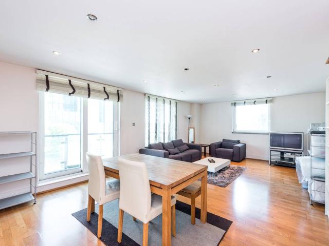 apartment in St George Wharf, SW8