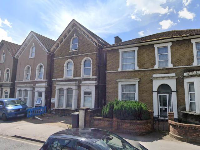 apartment in St. James’s Road, Croydon
