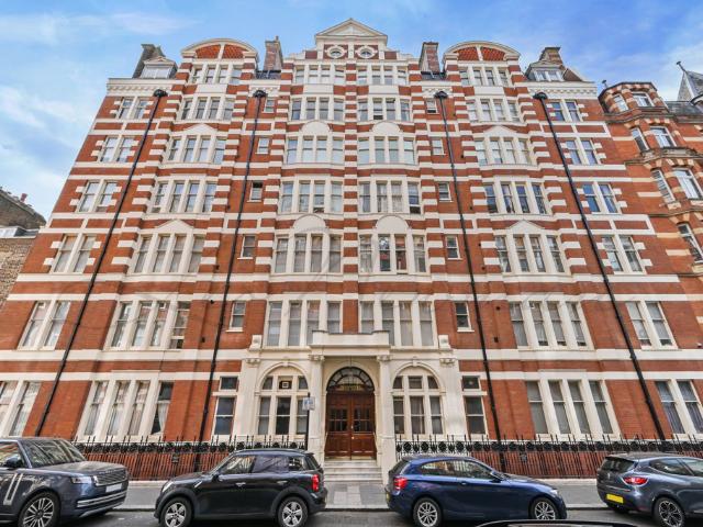 apartment in Stafford Place, London. SW1E