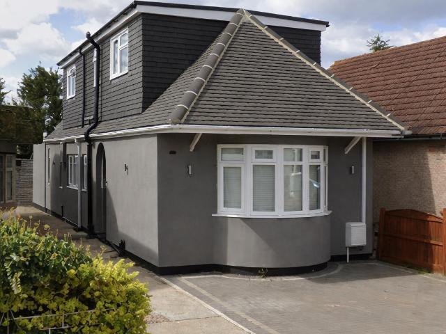Apartment In Stanley Road North, Rainham Rm13