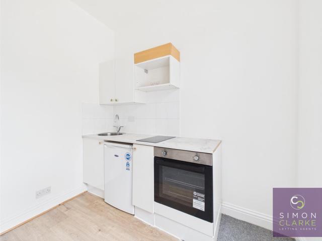 apartment in Station Road, London, N3 2SP
