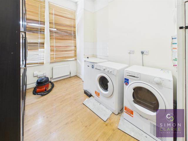 apartment in Station Road, London, NW4 3SN
