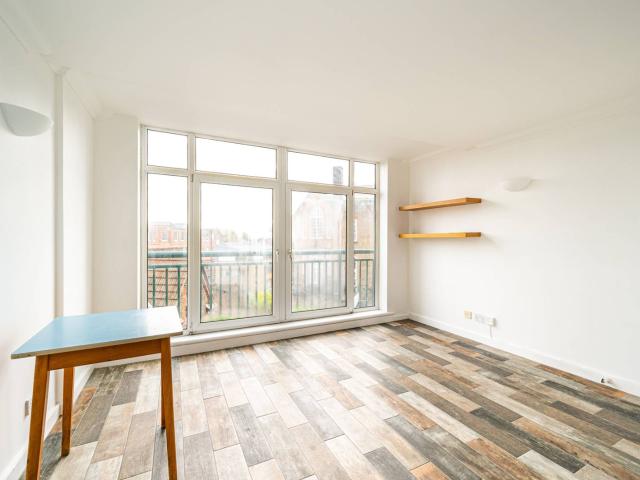 apartment in Stoke Newington High Street