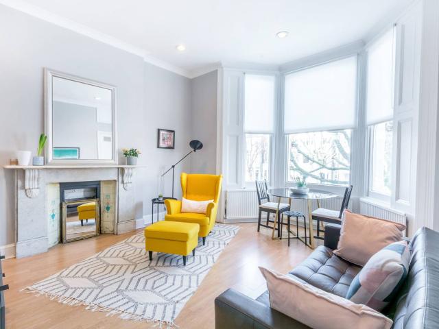 apartment in Sutherland Avenue