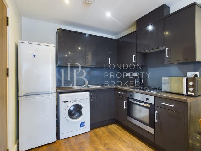 Apartment in Suntash Apartments, Umberston Street, E1