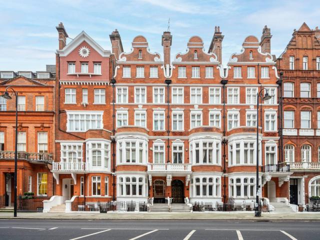 apartment in Pont Street