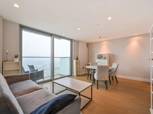 apartment in Pan Peninsula, E14