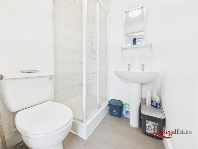 apartment in Park Avenue, London, NW2 5AP