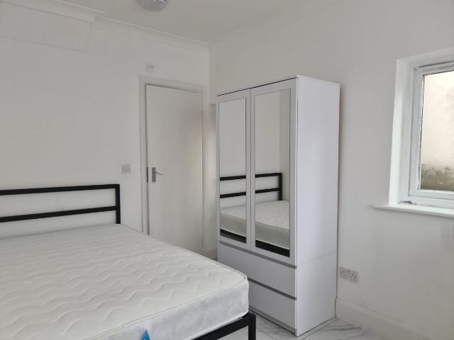 apartment in Park Avenue North, Willesden Green, NW10