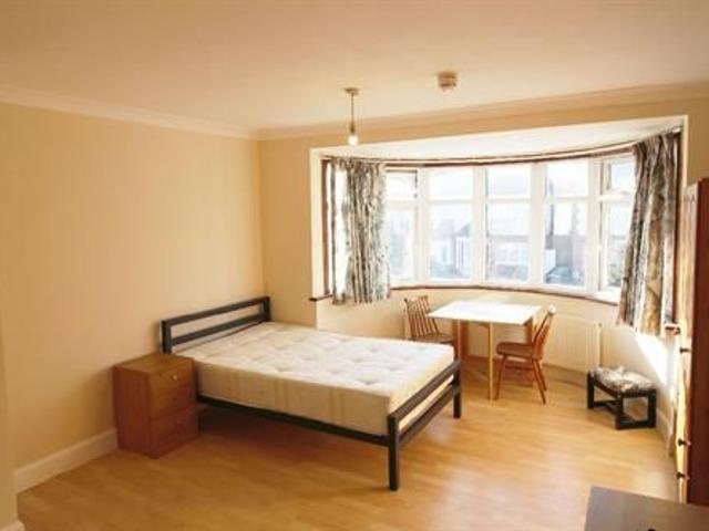 apartment in Park Avenue North, Willesden Green, NW10