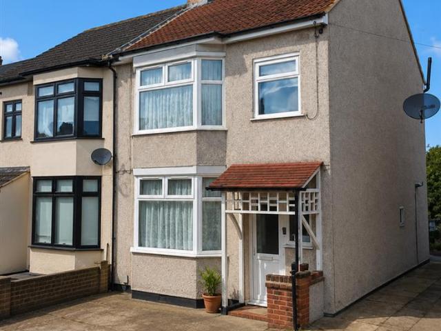 Apartment In Park Crescent, Hornchurch Rm11