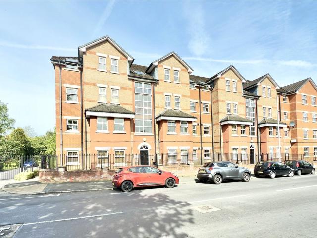 apartment in Parrs Wood Road, Didsbury, Manchester, M20 6FT