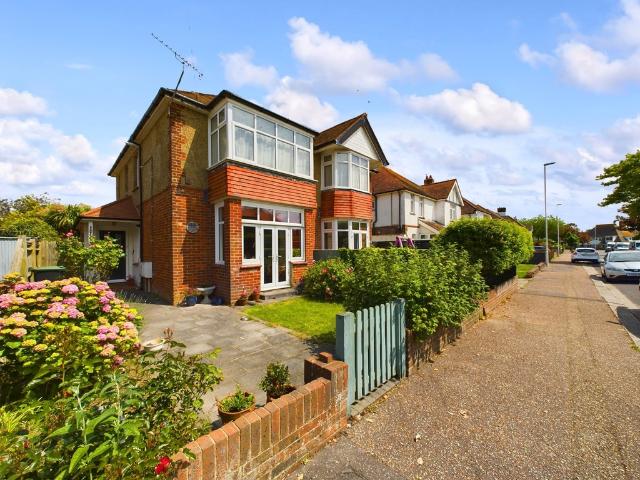 apartment in Pevensey Road, Worthing, BN11 5NS