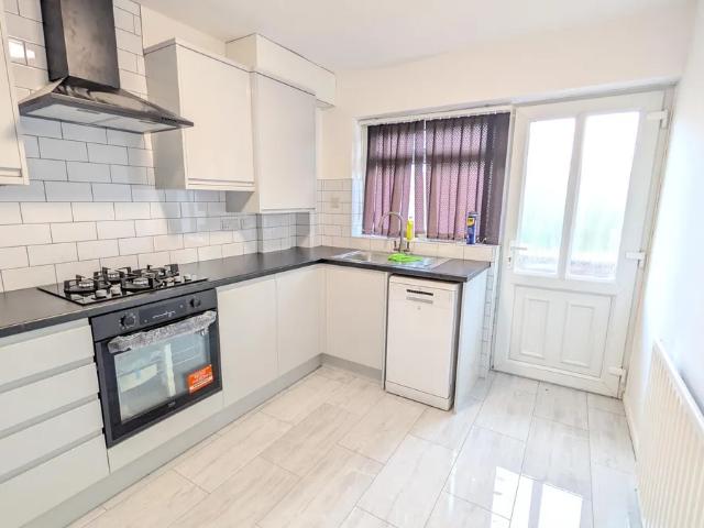 apartment in Pembroke Court, Woodborough Road, Nottingham, NG3 5FE