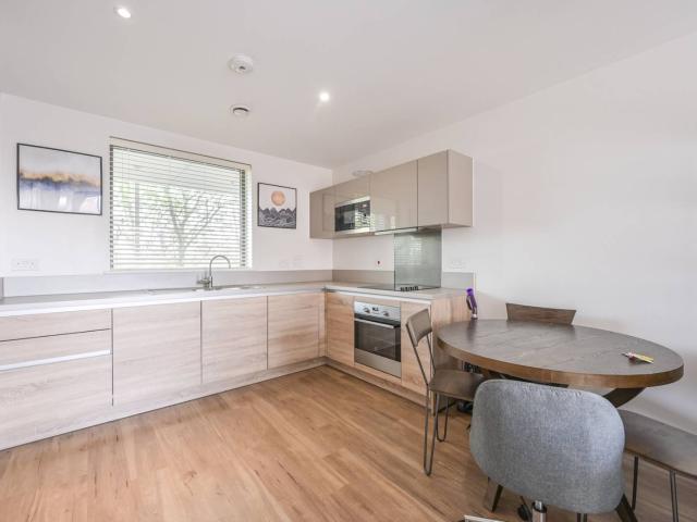 apartment in PIONEER COURT