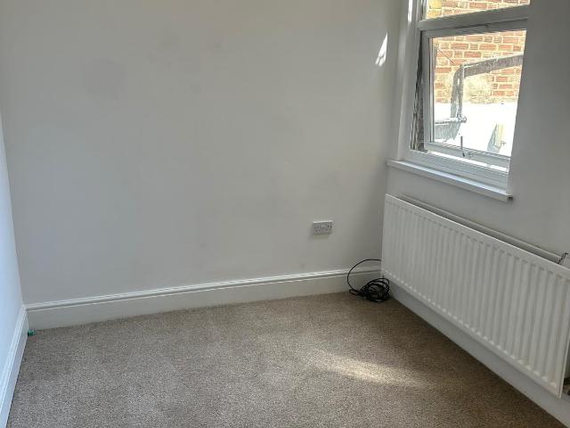 apartment in Plum Lane, London, SE18