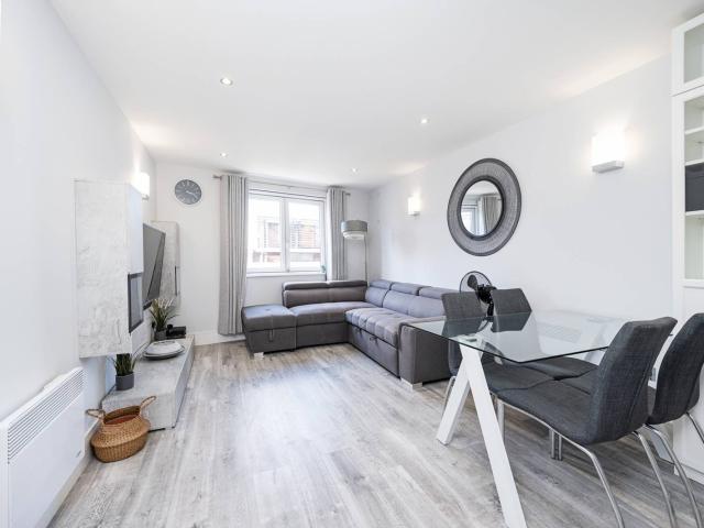apartment in Plumbers Row, E1