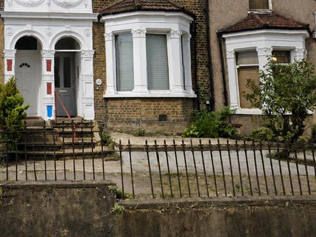 Apartment In Plumstead High Street, London Se18
