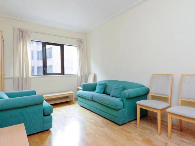 apartment in Prescot Street