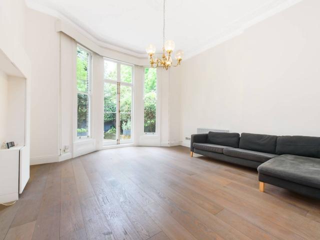 apartment in Priory Road