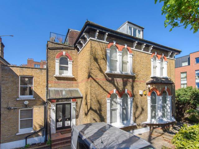 apartment in Priory Road