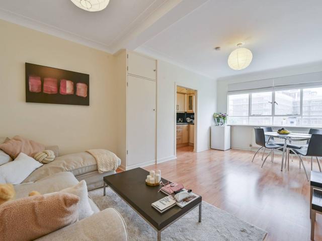 apartment in Prince Albert Road