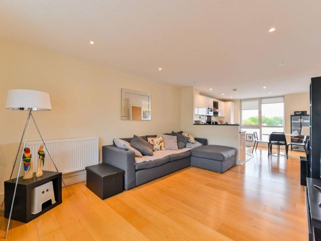 apartment in Printers Road, SW9