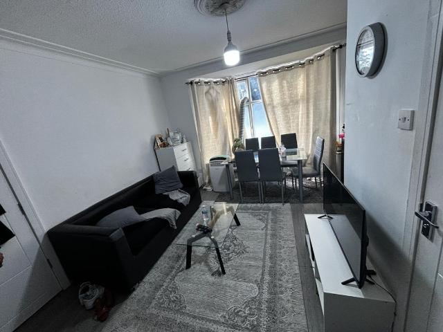 apartment in Quantock Gardens, London NW2