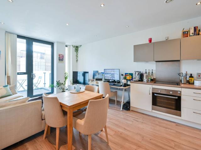 apartment in Quebec Way