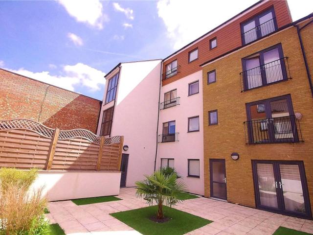 apartment in Queens Road