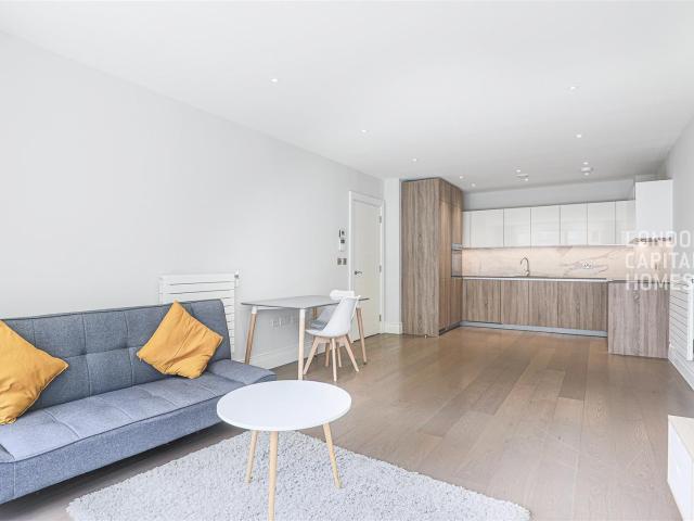 apartment in Queenshurst Square, Kingston Upon Thames