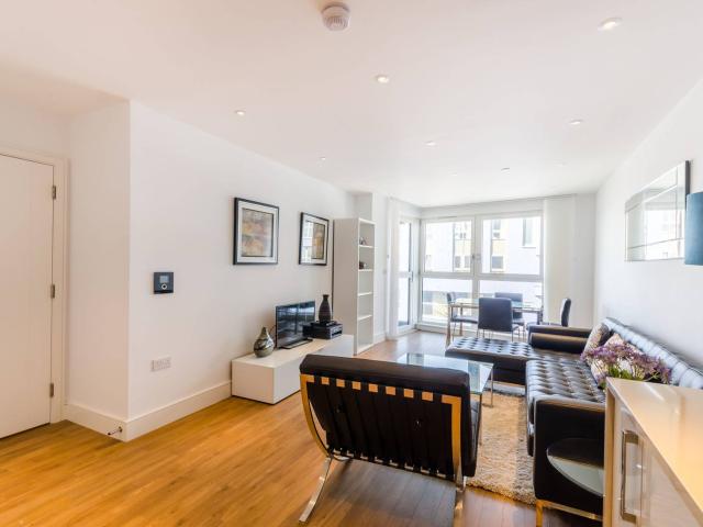apartment in Queensland Road